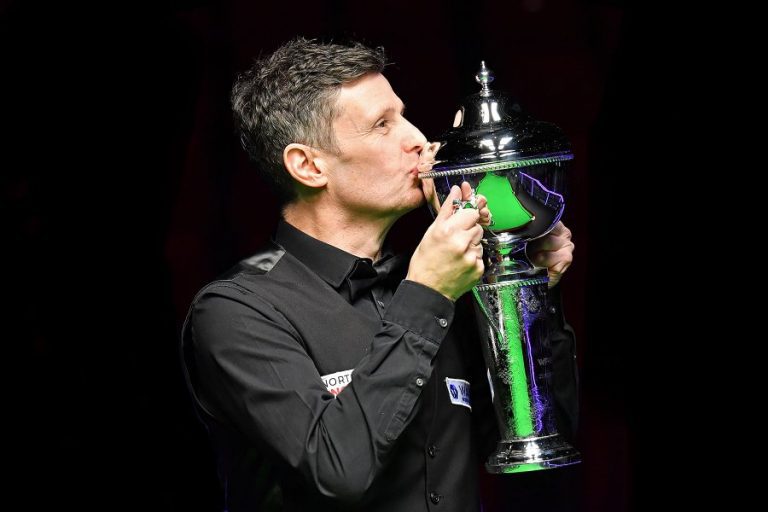 Peter Lines Triumphs in 2022 UK Seniors Championship | SnookerHQ.com